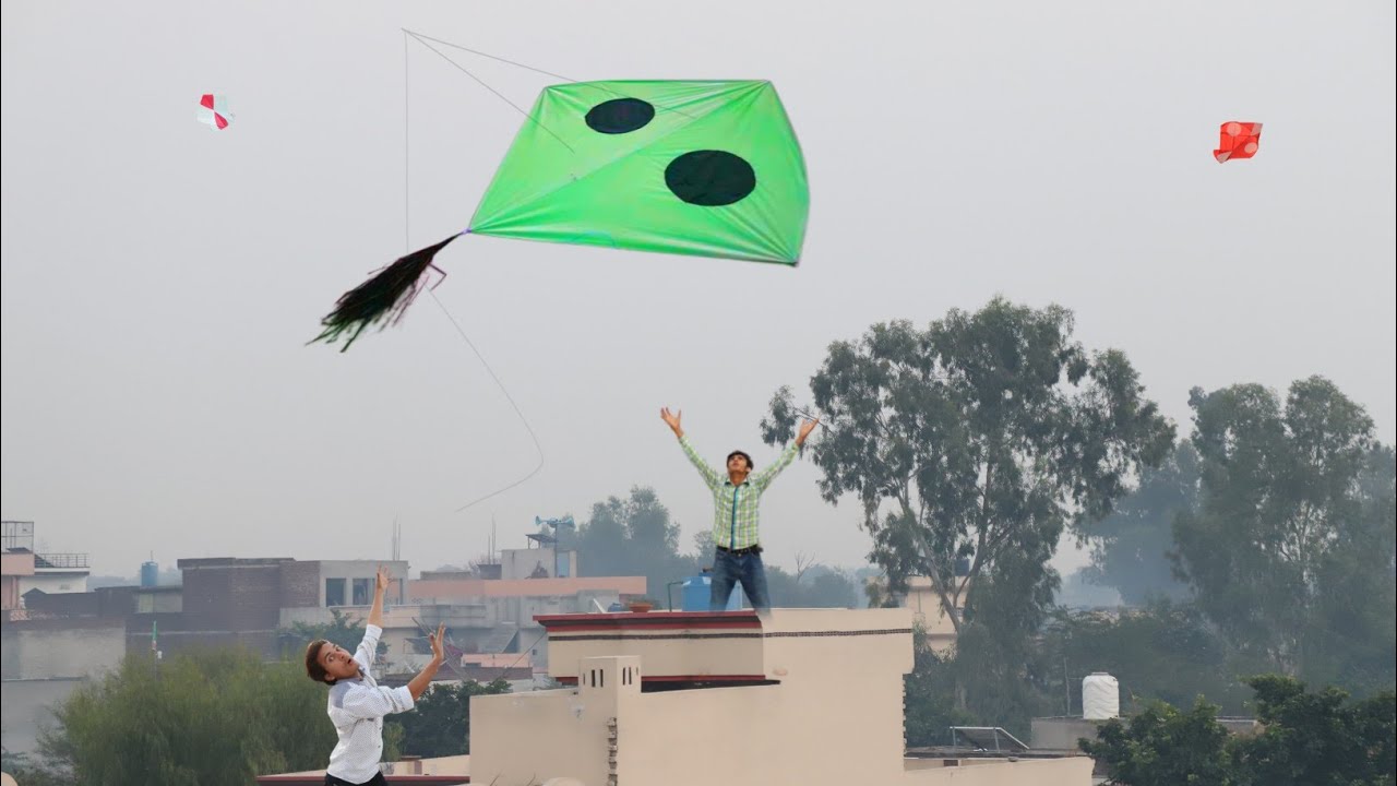 Ali Vs Nasir Kite Challenge | Kite Catch - YouTube