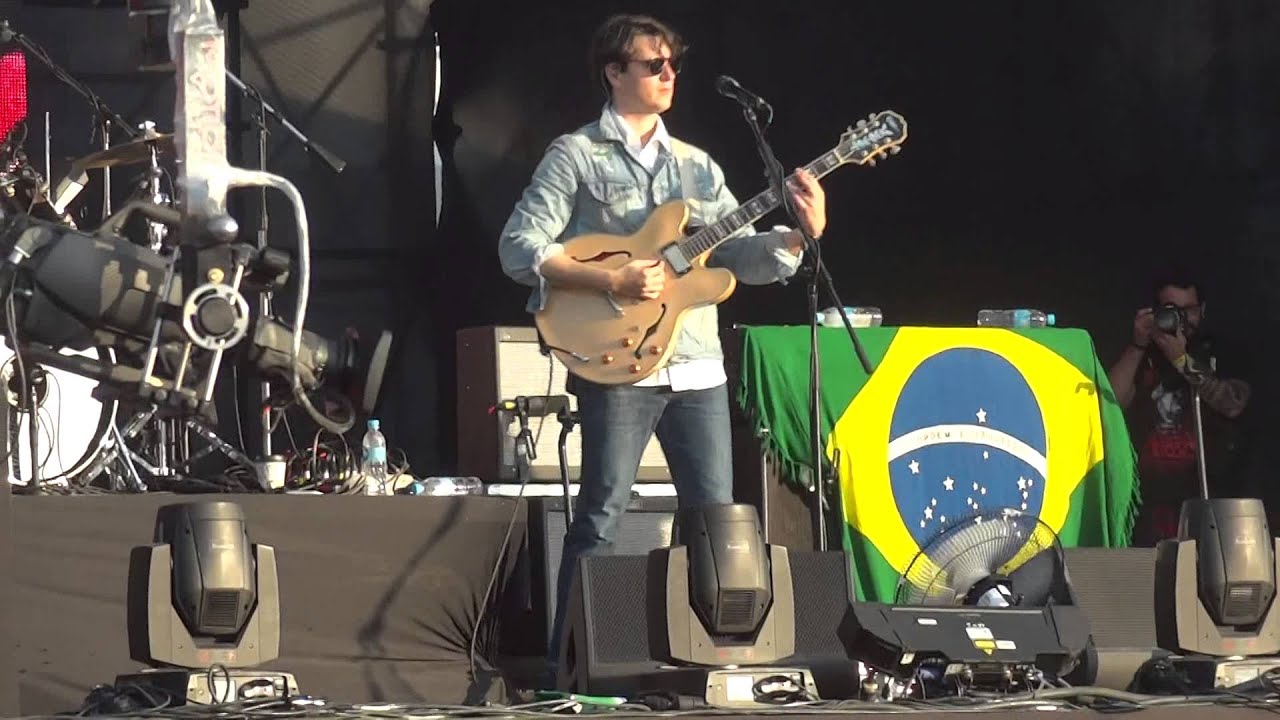 Vampire Weekend - "Campus" + "Oxford Comma" @ Lollapalooza Brasil - YouTube