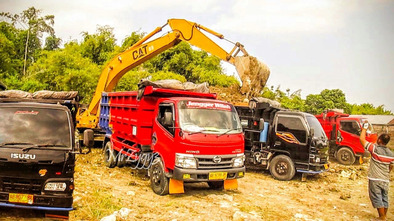 Overloaded Dump Truck By Old CAT Excavator - YouTube