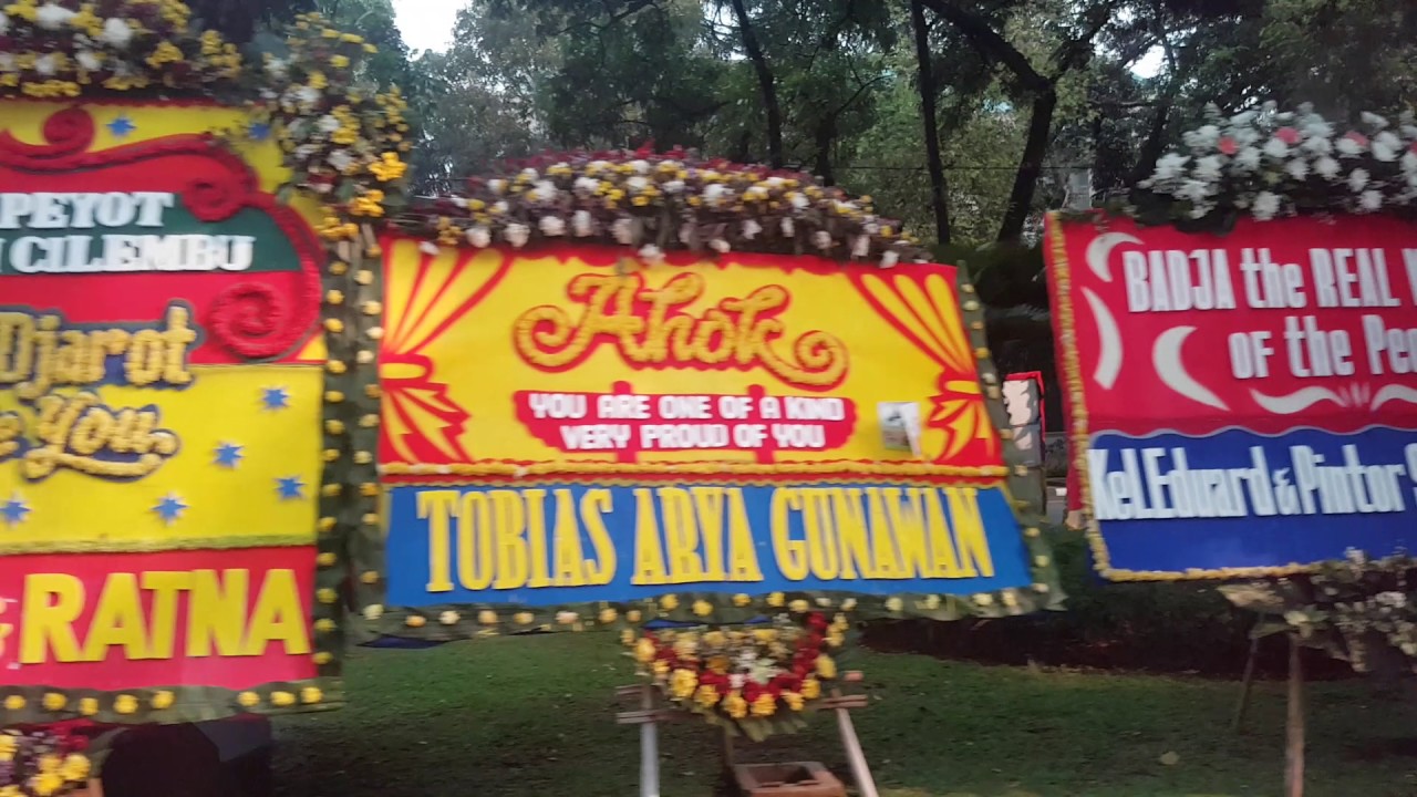 Bunga berjejer buat Ahok Djarot bikin merinding - YouTube