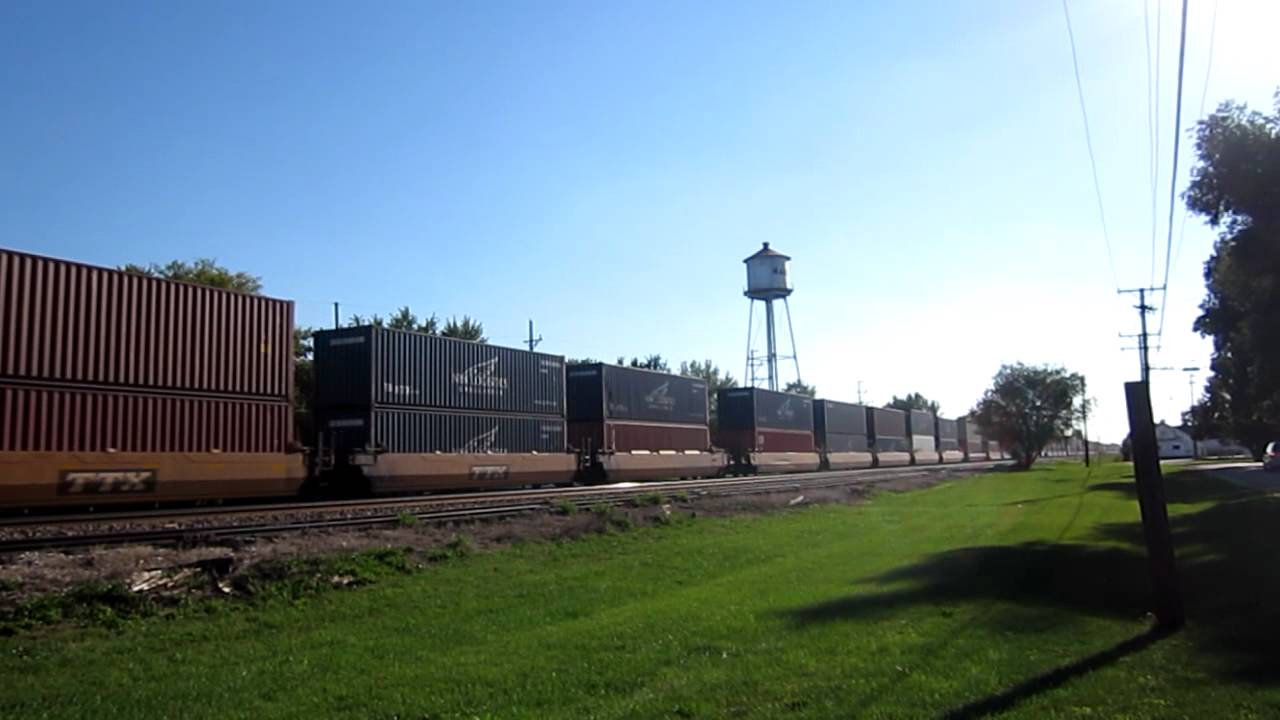 BNSF 4890 East Mazon - YouTube