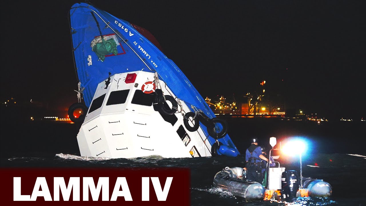 The Lamma IV pleasure boat collided with a boat in Hong Kong. - YouTube