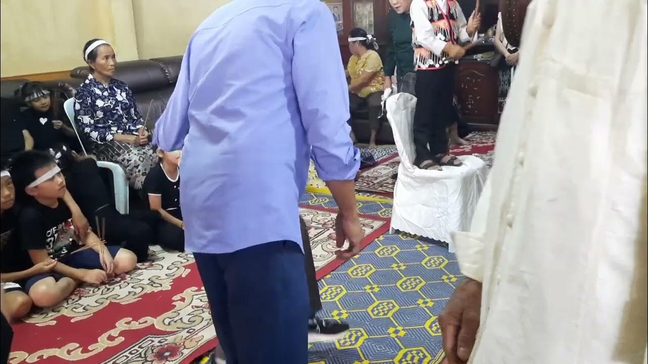 me nyuam tub dhia qeej ua si zoo saib kawg - YouTube