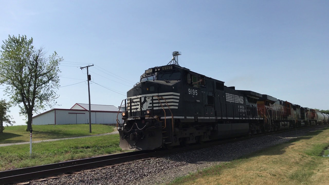 NS 31K with a dash 9 leading and a NS OLS GP60 trailing - YouTube