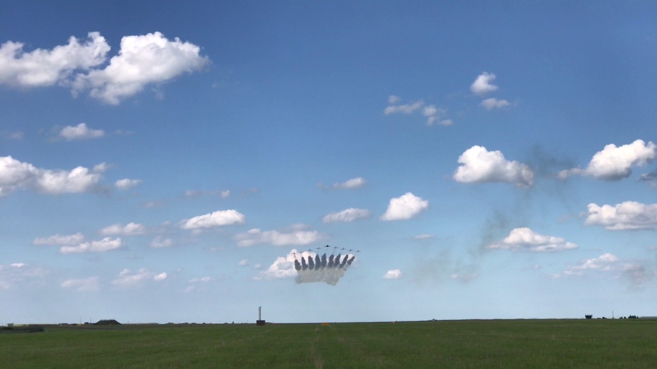 Red Arrows break to land 18/6/2017 - YouTube