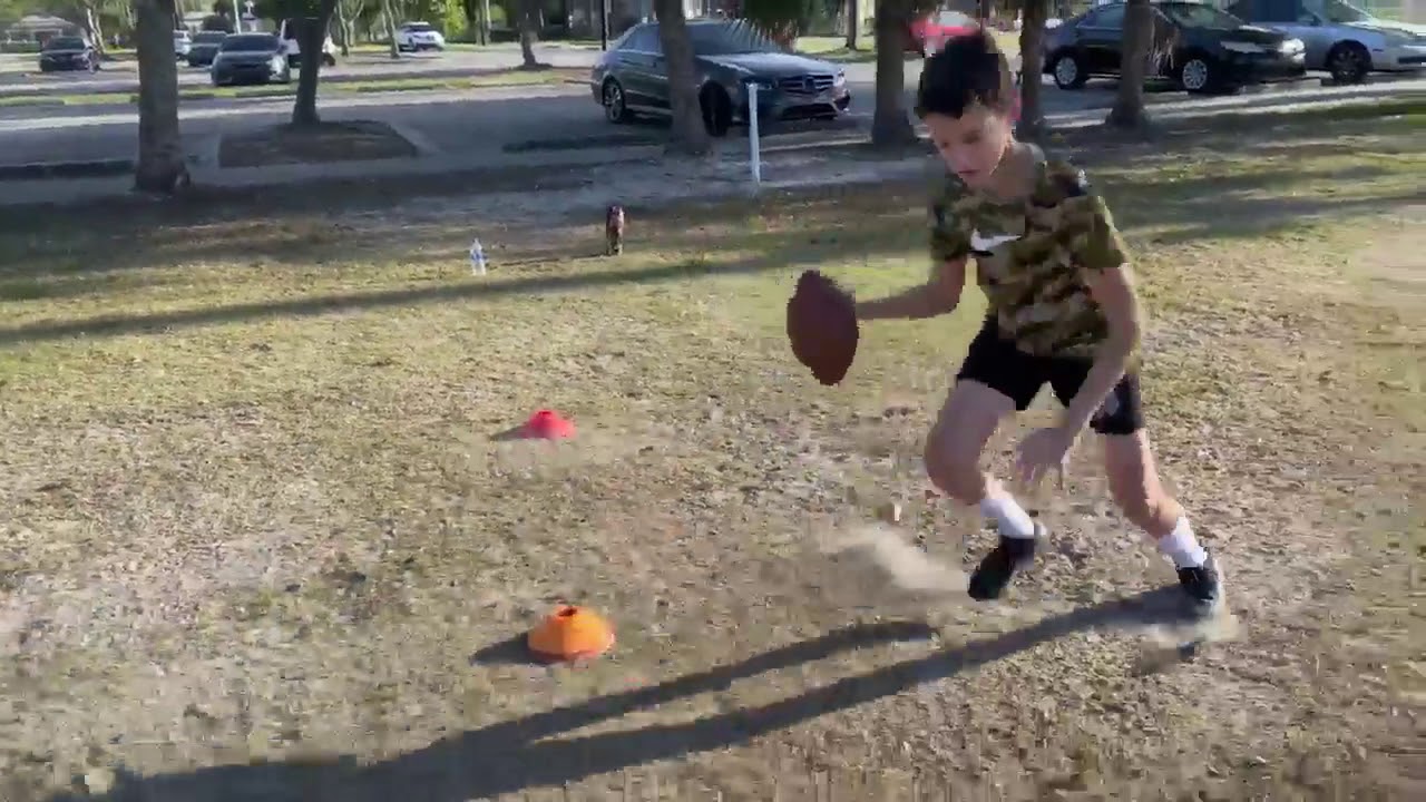 Naples Bears 10U QB putting in the work - YouTube