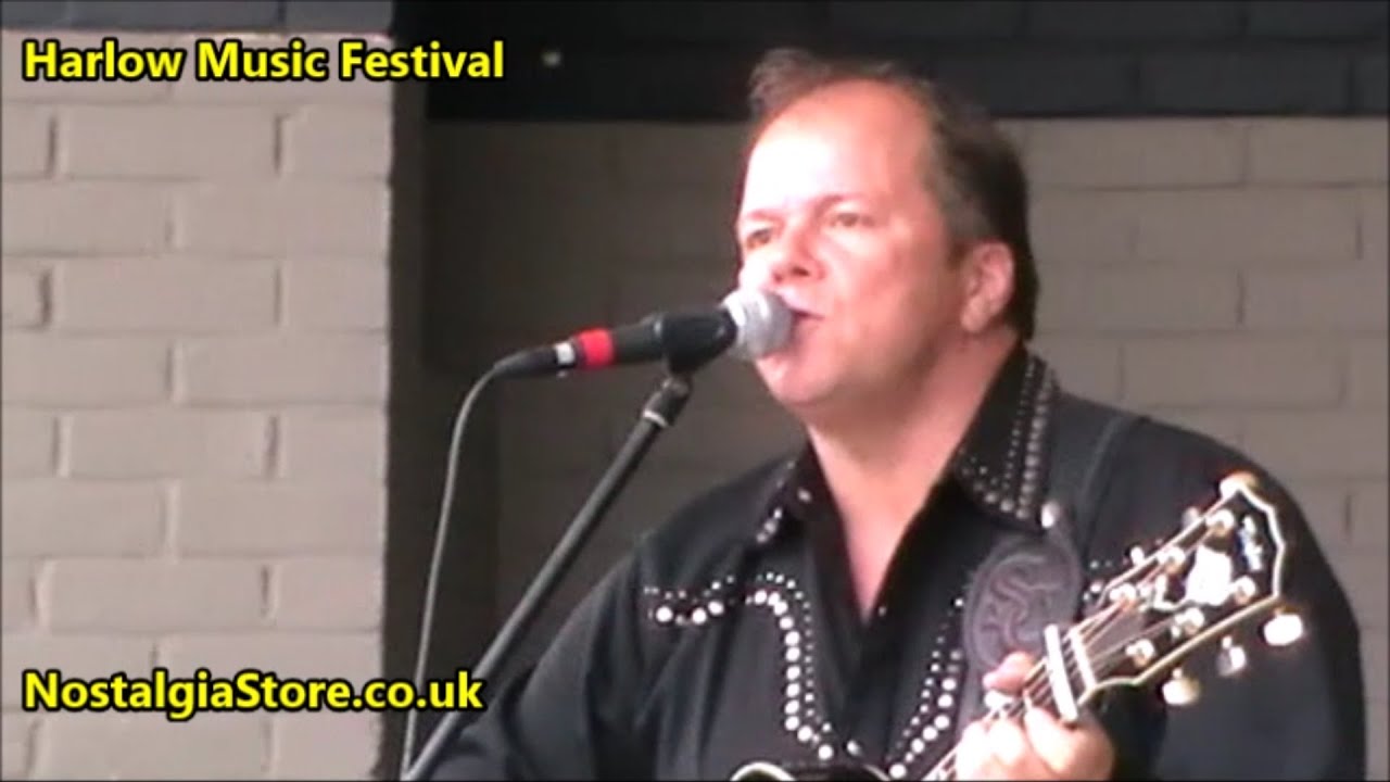 Steve Cherelle sings Charlie Pride's Comfort of her wings - YouTube