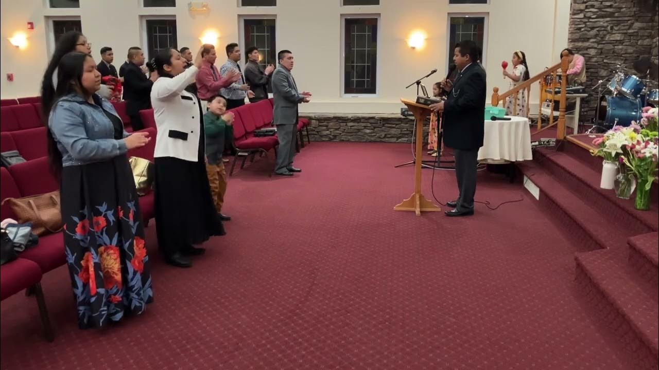 Coros Cristianos- Esta obra no va parar- En el altar de Dios el fuego está encendido- Va bajando ...