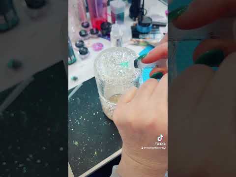 Removing air bubbles from snowglobe tumblers