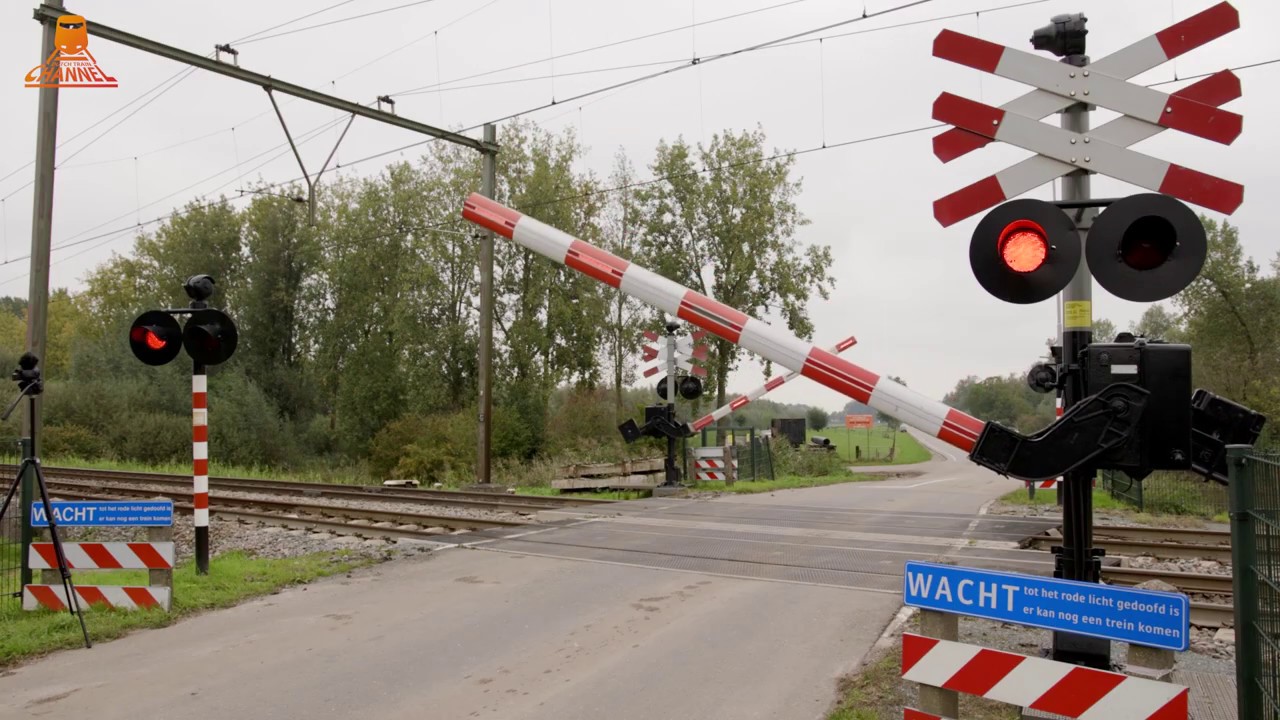 DUTCH RAILROAD CROSSING - Culemborg - Zeedijk - YouTube