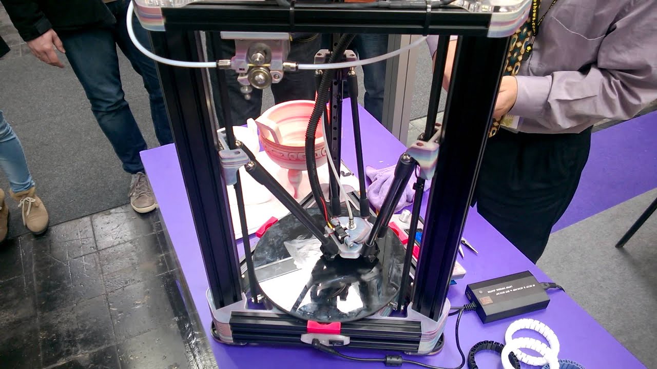 Delta mechanism printer in action - YouTube