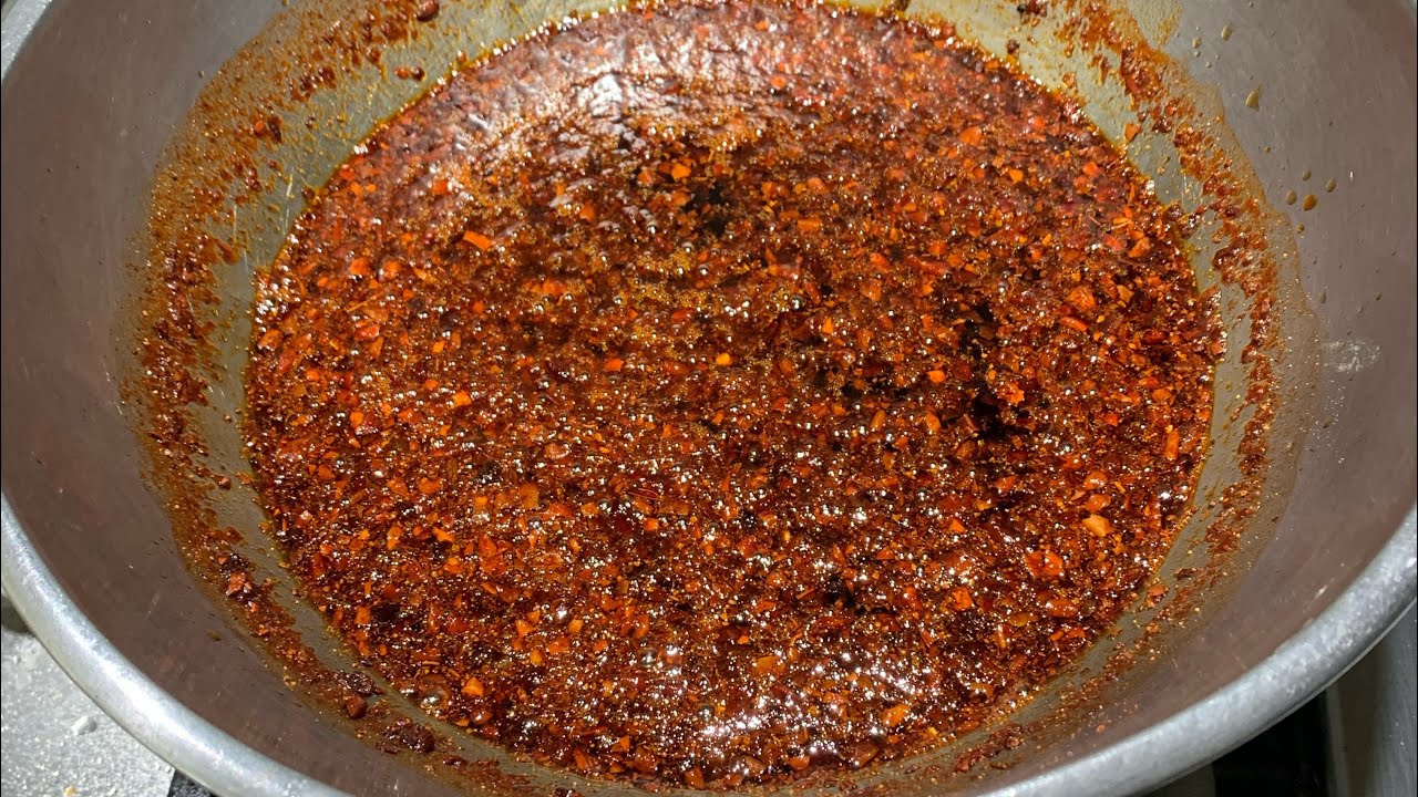How to make spicy chili oil - YouTube