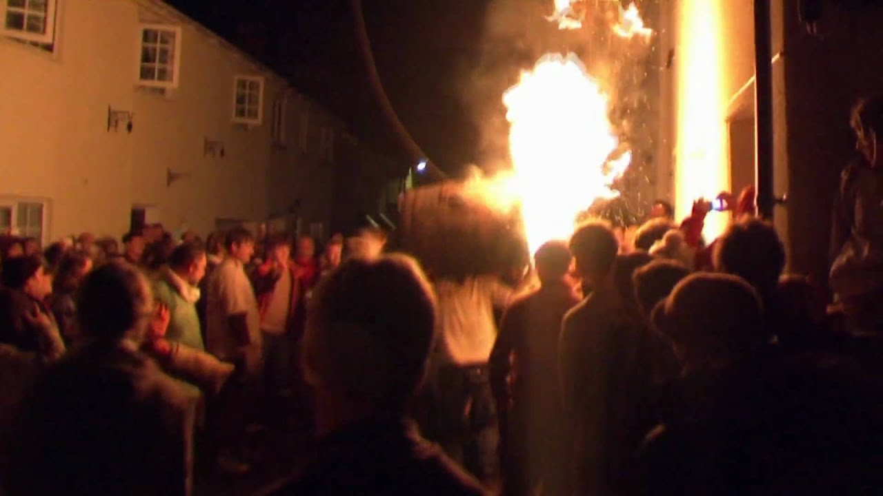 Ottery St Mary Flaming Tar Barrels on Guy Fawkes Night 2009 - YouTube