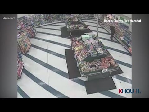 Video shows a man lighting fire on 99 Cent Store's bread aisle - YouTube
