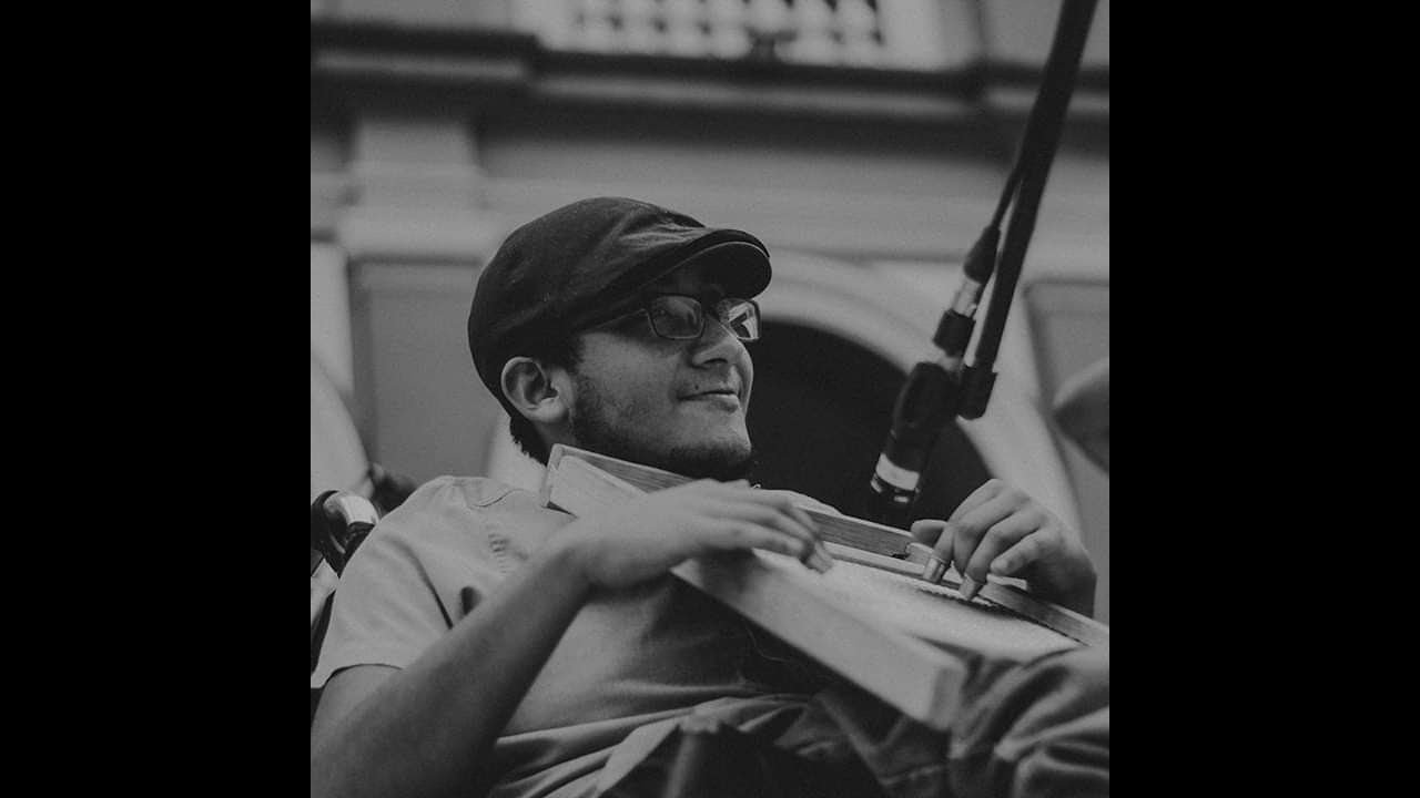 No es igual Colectivo - Martín Valerio Jácome - YouTube