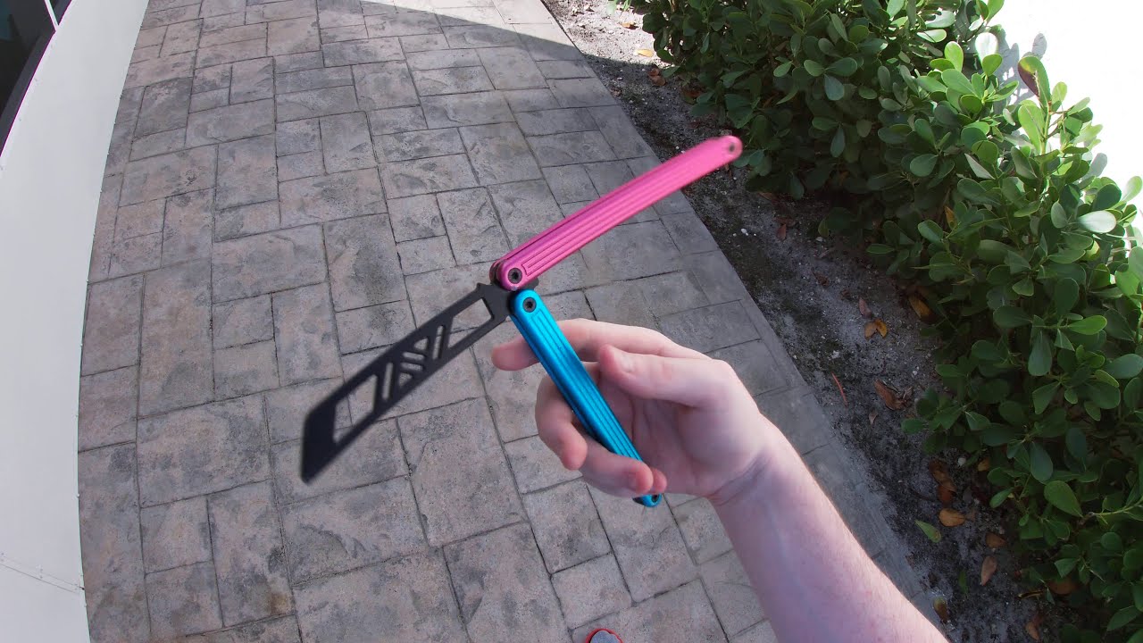 Balisong Flipping / Butterfly Knife Tricks - YouTube