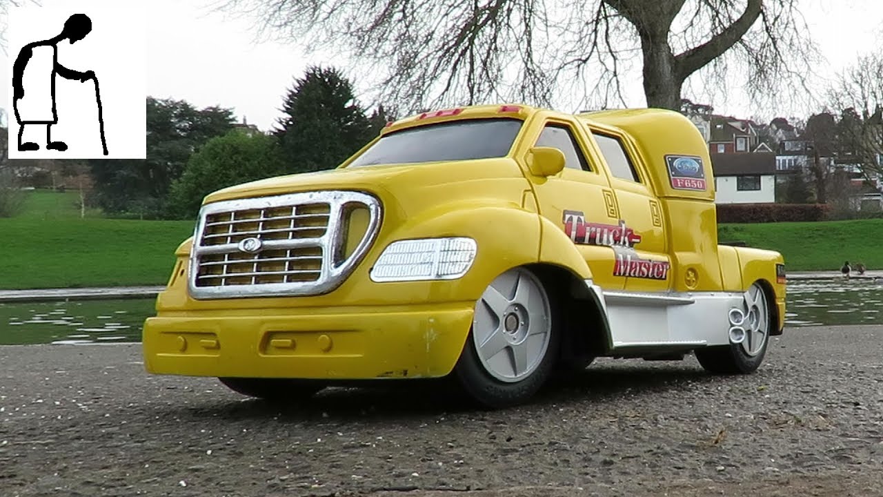 RC Ford F650 by the duck pond - YouTube
