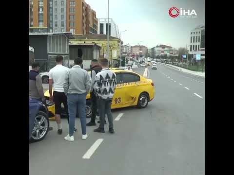 Trafikte kan donduran anlar! Tartıştığı taksiciyi otomobiliyle böyle ezdi