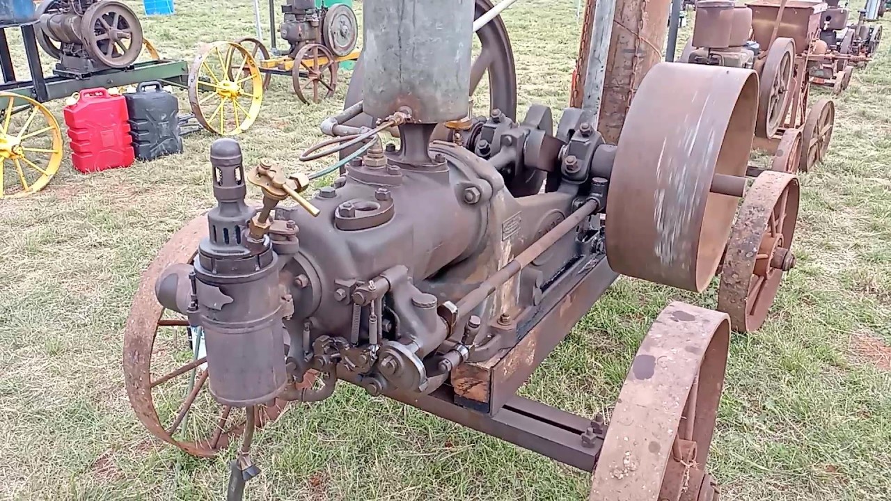 Vintage stationary engines running on the rally field - YouTube
