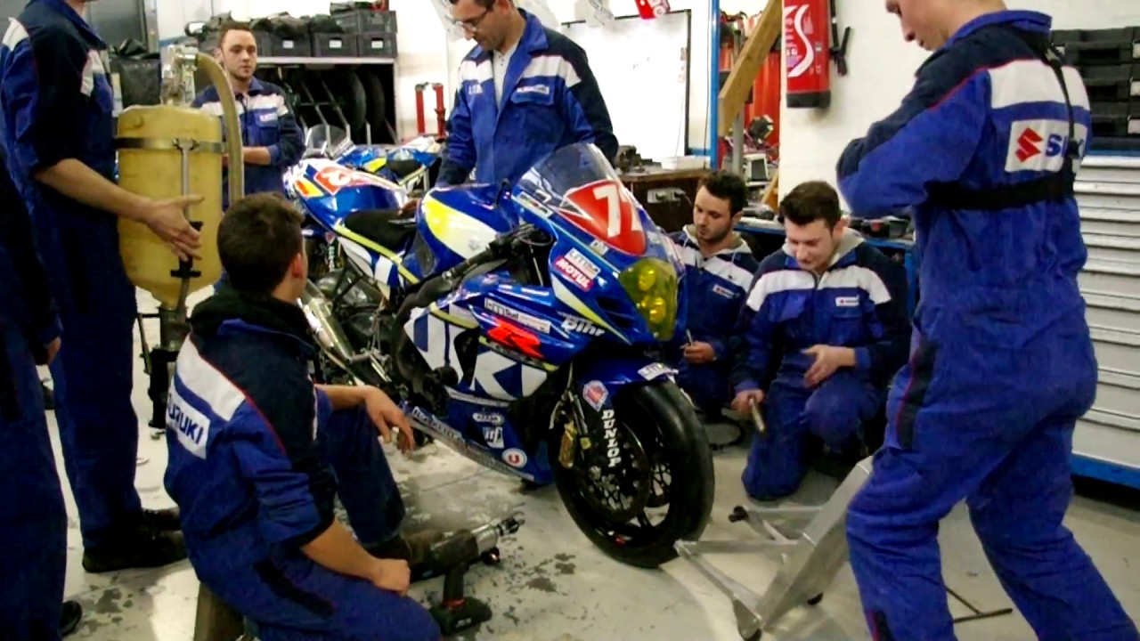 Entrainement pit-stop pour le Junior Team Suzuki Le Mans Sud - YouTube
