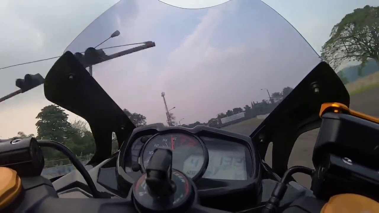 Kawasaki Ninja ZX 25R II Top Speed On Track II - YouTube