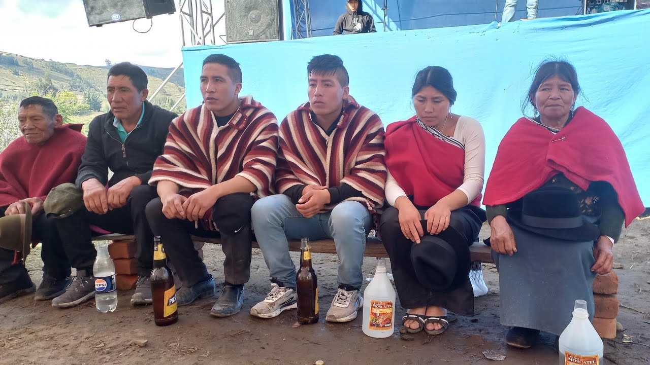 Tradicional novio armachi con el maestro #Victor_Aucancela - YouTube