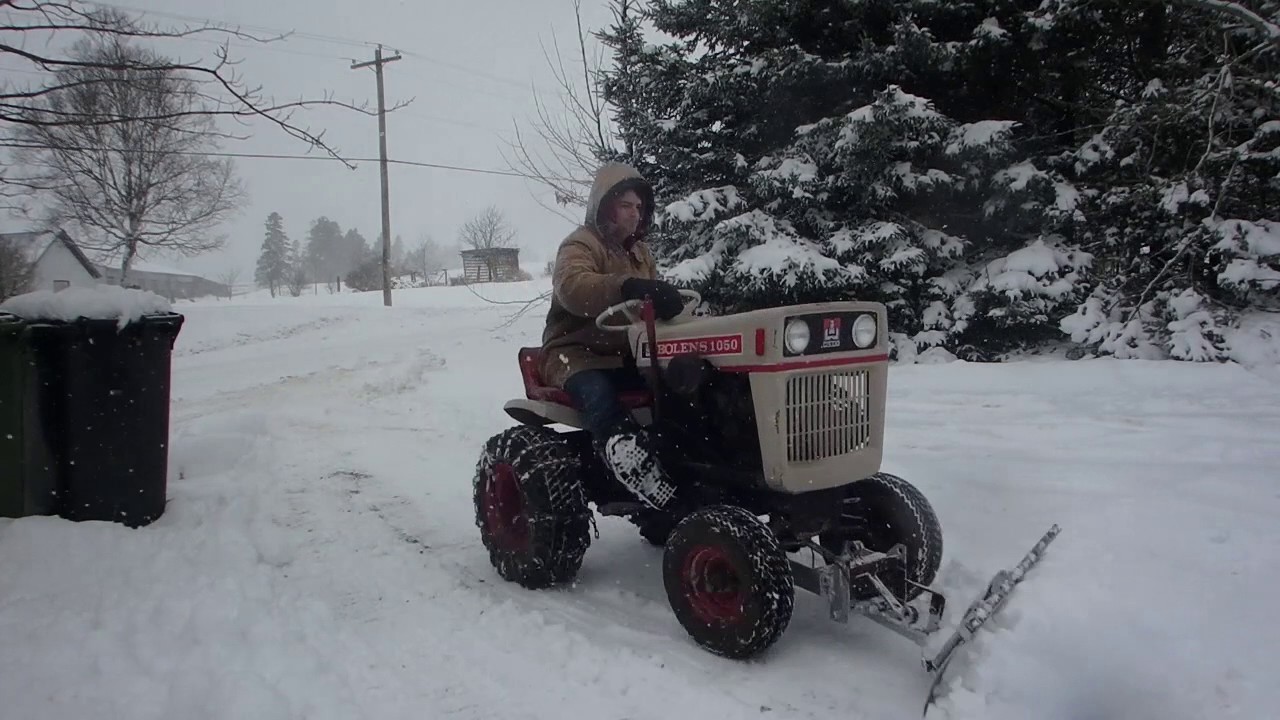 1974 Bolens 1050 pushing snow, first of the year - Workhorse! - YouTube