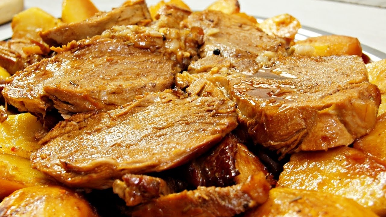 Teleća plećka pečena u rerni. Sočno i mekano meso sa krompirom. - YouTube