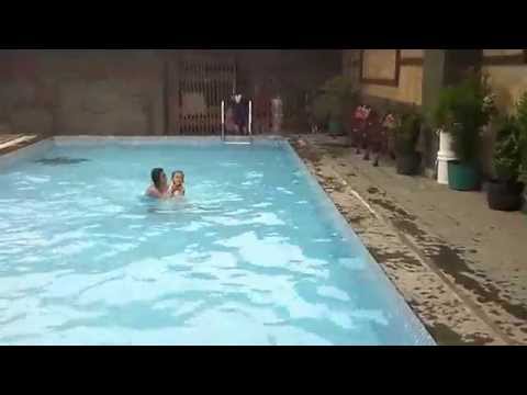 Bermain Di Kolam Renang part 1