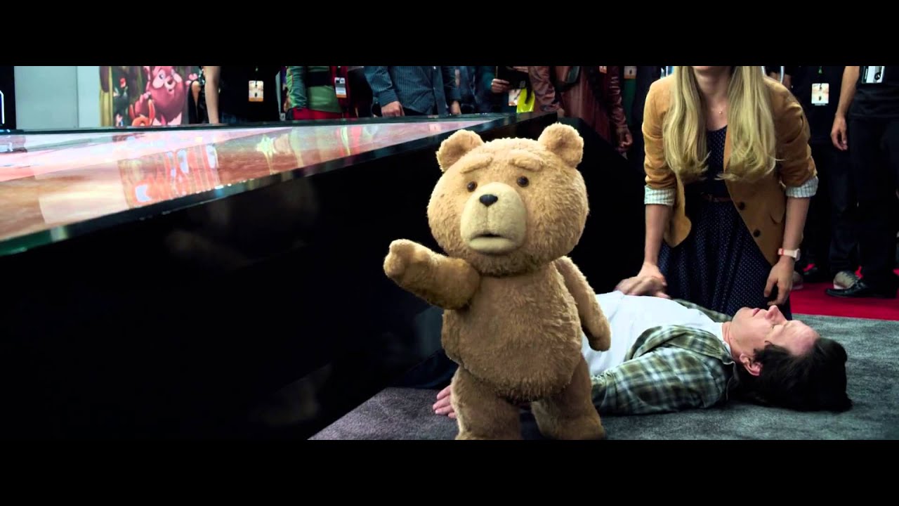 Ted 2 - "Fue él, el que está disfrazado de tortuga ninja" - YouTube