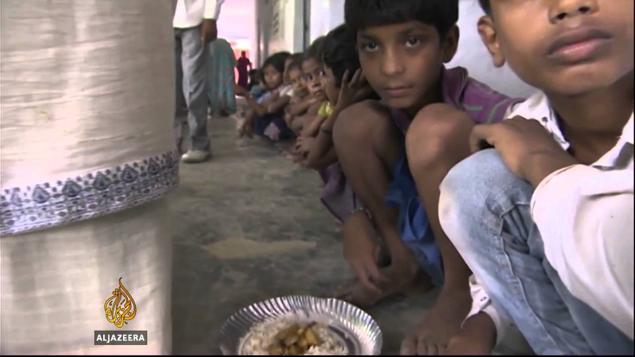 Indian children fear contaminated school meal - YouTube