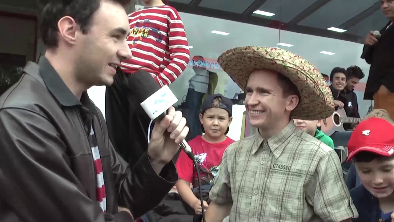 ENTREVISTA COM O HUMORISTA ESTACHO - YouTube