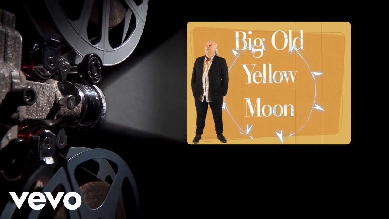 Steve Cheers - Big Old Yellow Moon (Official Music Video) Chords - Chordify