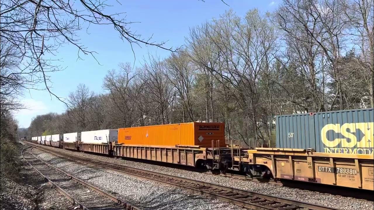 CSX 722 ES44AC leads CSX I032 with a fouled K5HL at Piscataway,Nj - YouTube