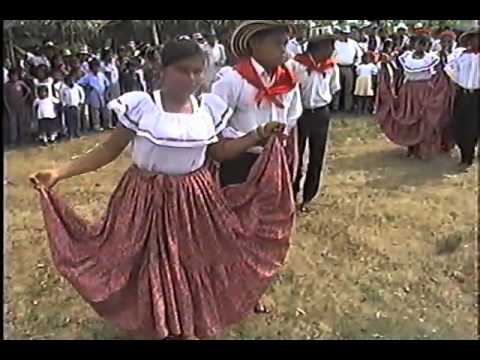 Cumbiamba en Territorio indígena zenú, Colombia. 1999. - YouTube