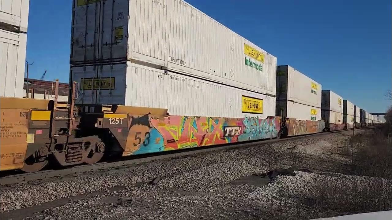 BNSF 5739 Leads Q-CHISTO At Lemont Illinois - YouTube