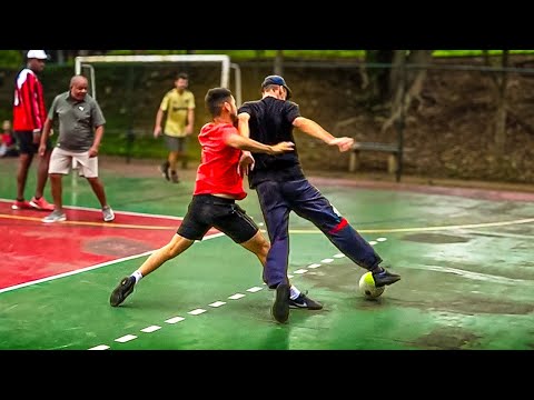 QUEBRARAM O GRINGO NO RACHÃO, ele joga muito!