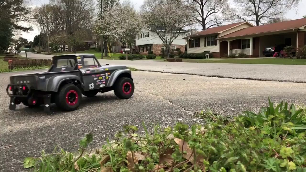 Traxxas Slash F100 Street Run - YouTube