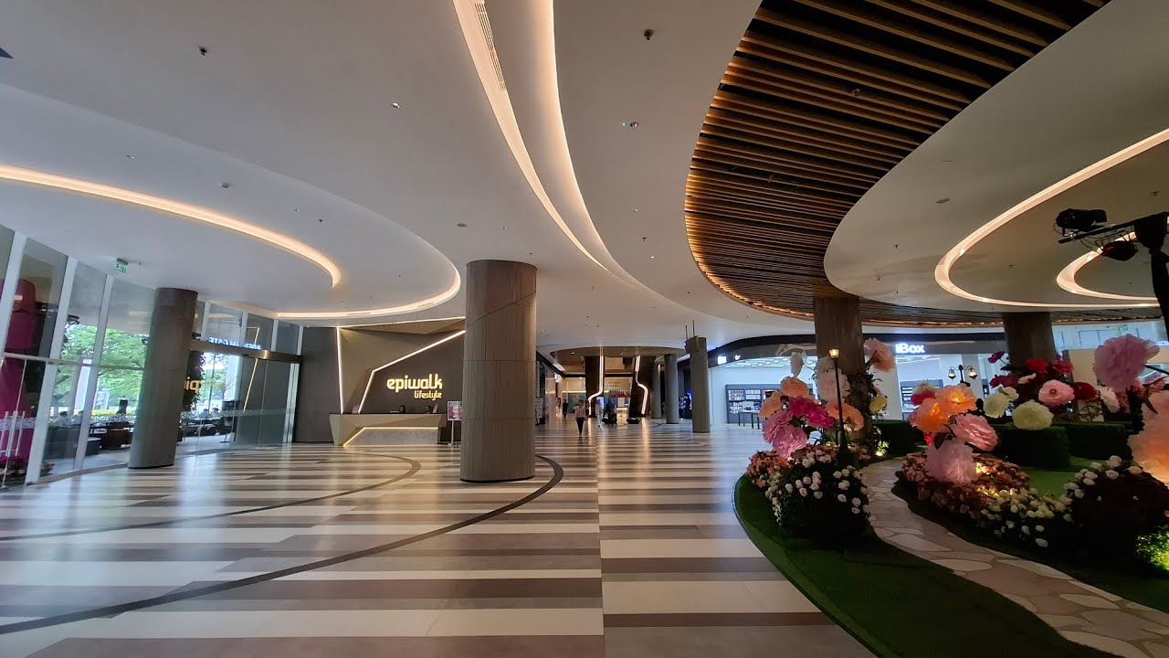 Wajah Baru Epicentrum Walk Setelah Renovasi Besar-Besaran - YouTube