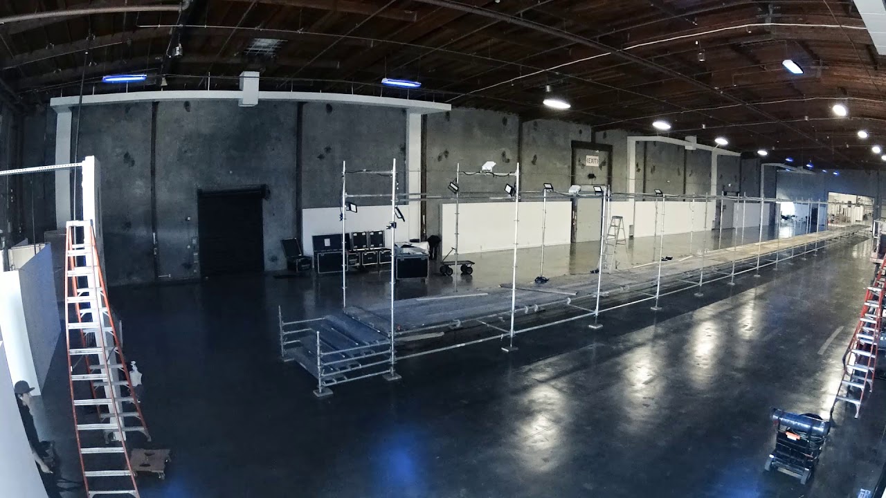 time lapse- 2018 Fashion Show scaffold runway construction - YouTube