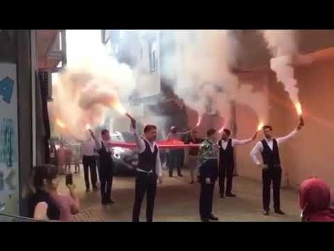 Türk bayrağı ile gelin çıkartma