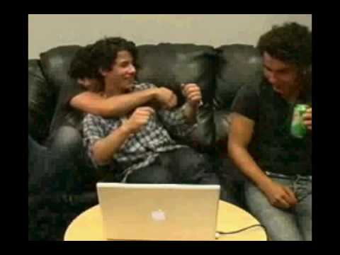 Jonas Brothers Live Chat: JONAS HUG!!!! - YouTube