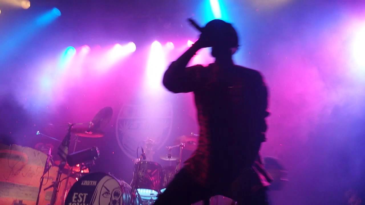 Machine Gun Kelly (MGK) - Intro Wild Boy - Live - YouTube