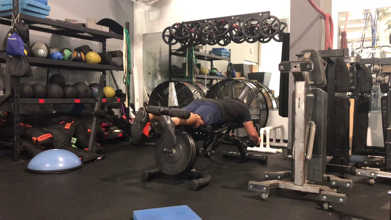 Lying hamstring curl - YouTube