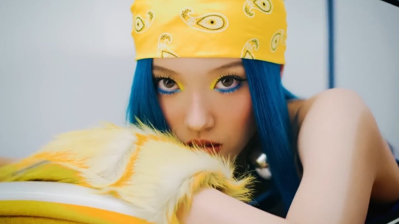 XG 'LEFT RIGHT' but it's only CHISA - YouTube