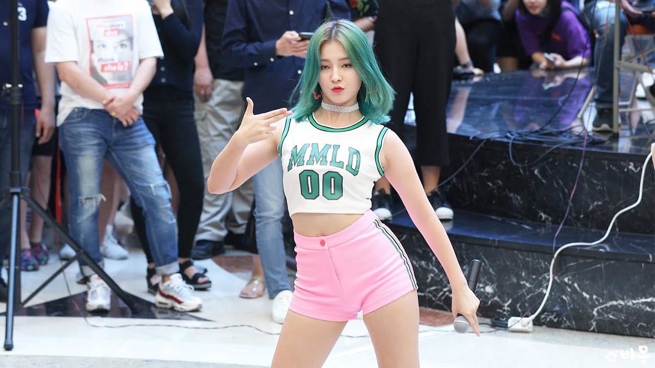 180708 낸시(Nancy) 빼앰(BAAM) 모모랜드(MOMOLAND) [분당 AK프라자 게릴라] 4K 직캠 by 비몽 - YouTube