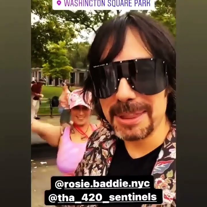 Rosie Baddie meets Josh the Owner of RAW PAPERS - YouTube
