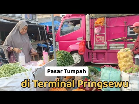 Pasar tumpah di Terminal Pringsewu, Lampung - YouTube