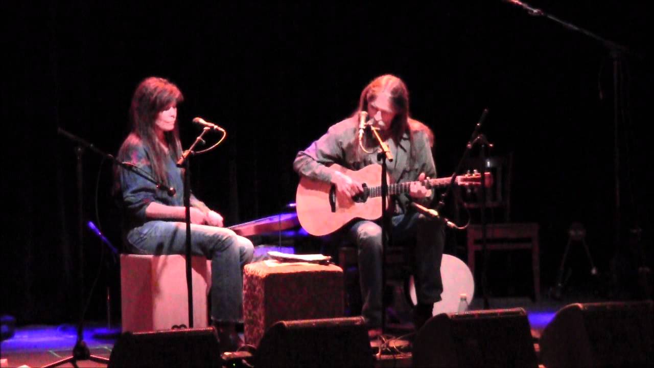 Outi & Lee "Kallio" - YouTube