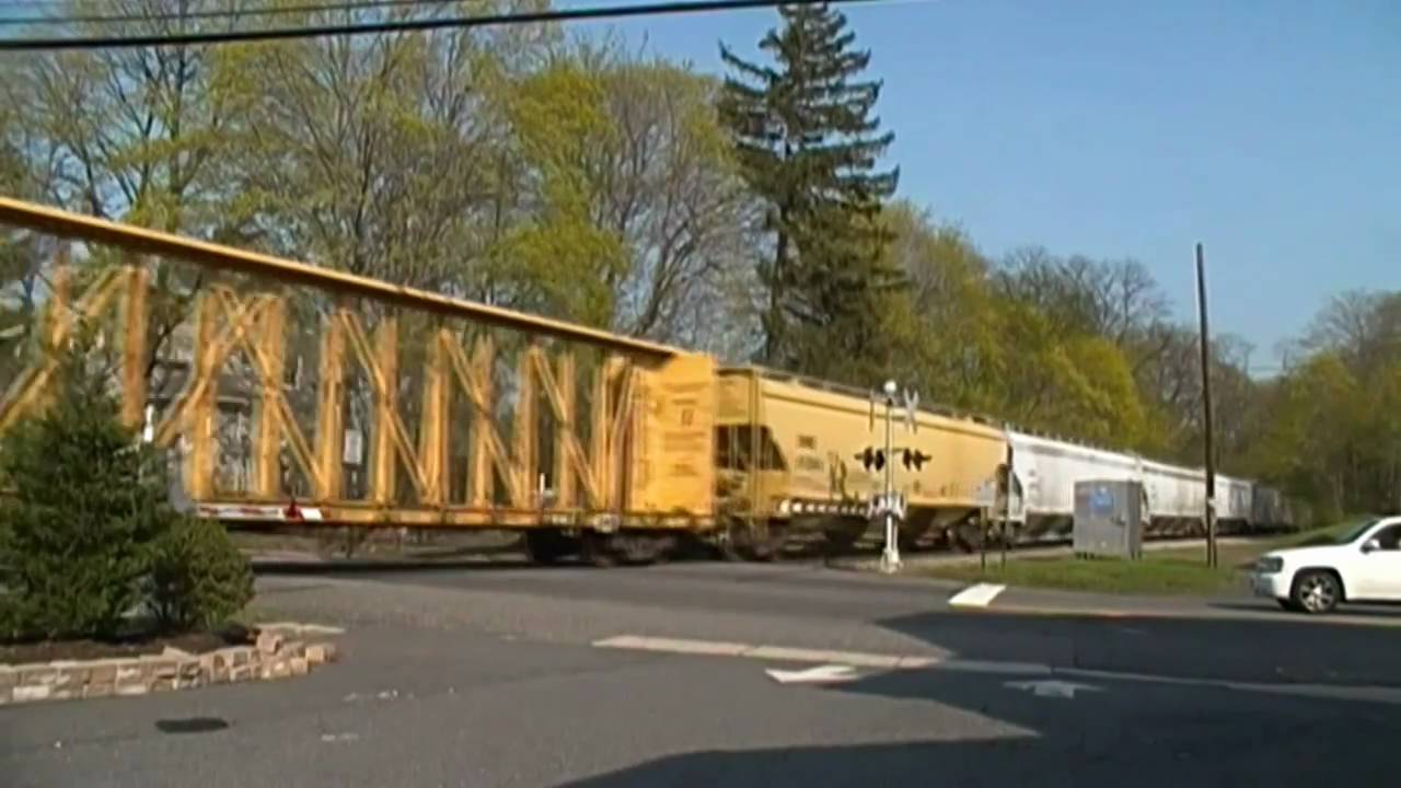 NYSW SD40-2 3018 Leads SU-99 With An Awesome Crew Maywood, NJ 4/25/11 ...